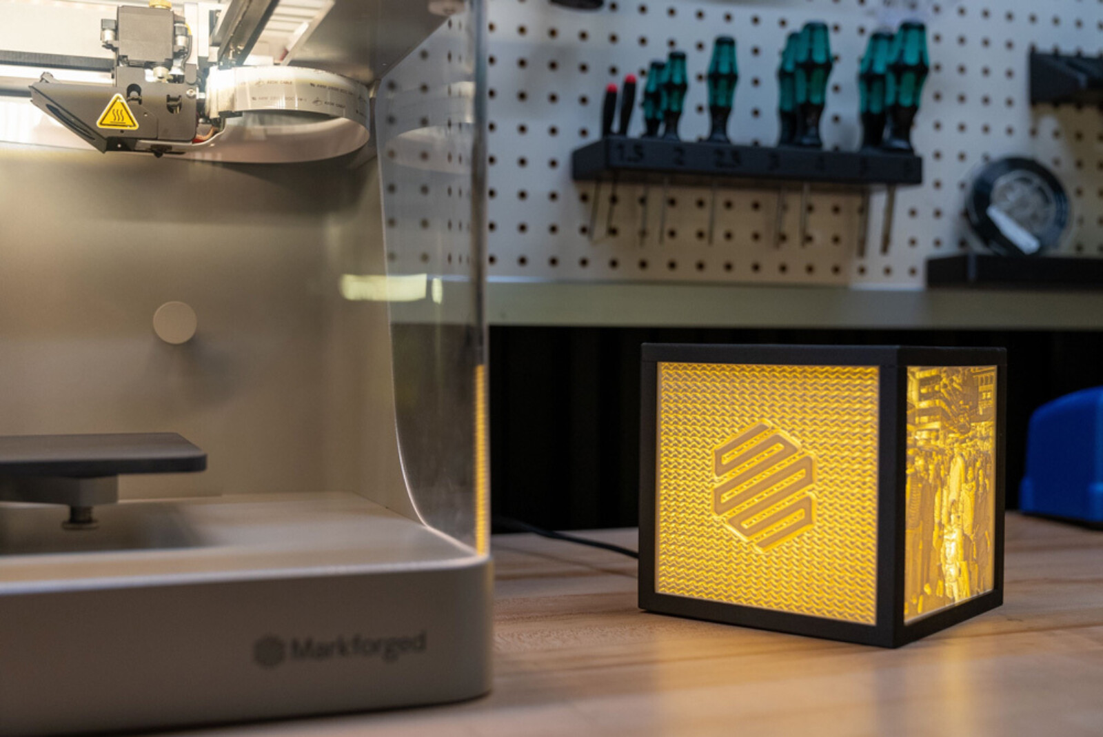3D Print this Holiday Gift: Lithophane Light Box